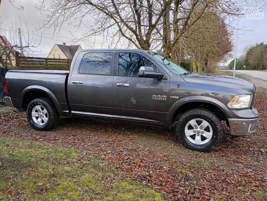 Pelēks Dodge RAM 2015 Šauļi, ar dzinēja tilpumu 5.70 L un nobraukumu 299 tūkst. km par 12700 €, foto 2 vietnē AUTOMOTO.COM.LV