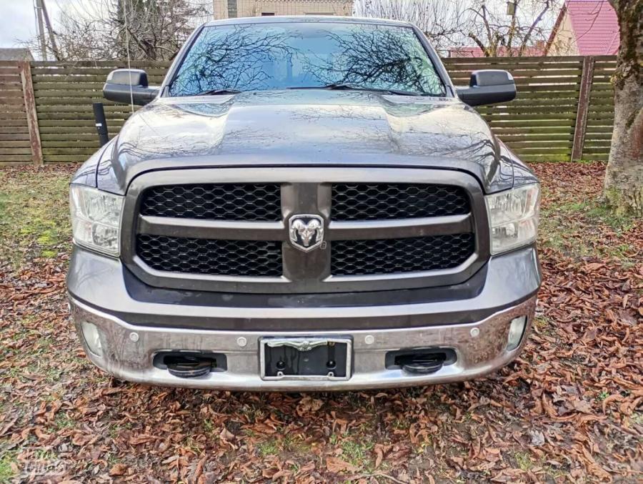 Pelēks Dodge RAM 2015 Šauļi, ar dzinēja tilpumu 5.70 L un nobraukumu 299 tūkst. km par 12700 €, foto 3 vietnē AUTOMOTO.COM.LV
