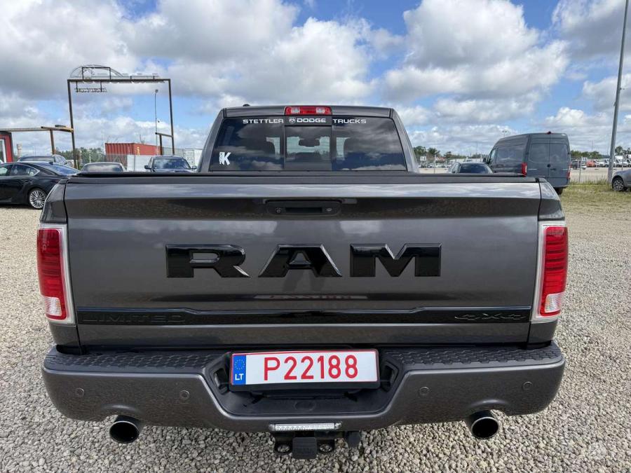 Grey Dodge RAM 2016 in Vilnius, with an engine capacity of 3.00 L and mileage of 198 thousand km for 18600 €, photo 9 on AUTOMOTO.COM.LV