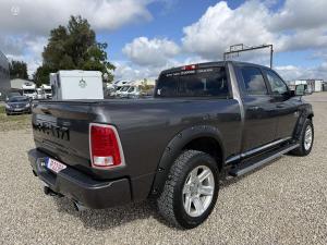 Grey Dodge RAM 2016 in Vilnius, with an engine capacity of 3.00 L and mileage of 198 thousand km for 18600 €, photo 12 on AUTOMOTO.COM.LV