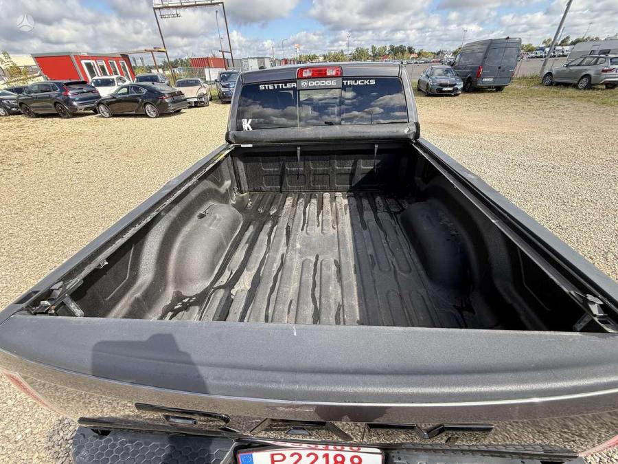 Grey Dodge RAM 2016 in Vilnius, with an engine capacity of 3.00 L and mileage of 198 thousand km for 18600 €, photo 29 on AUTOMOTO.COM.LV