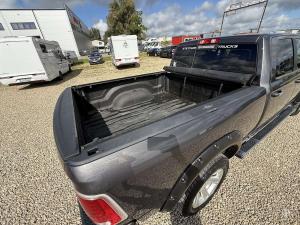 Grey Dodge RAM 2016 in Vilnius, with an engine capacity of 3.00 L and mileage of 198 thousand km for 18600 €, photo 30 on AUTOMOTO.COM.LV