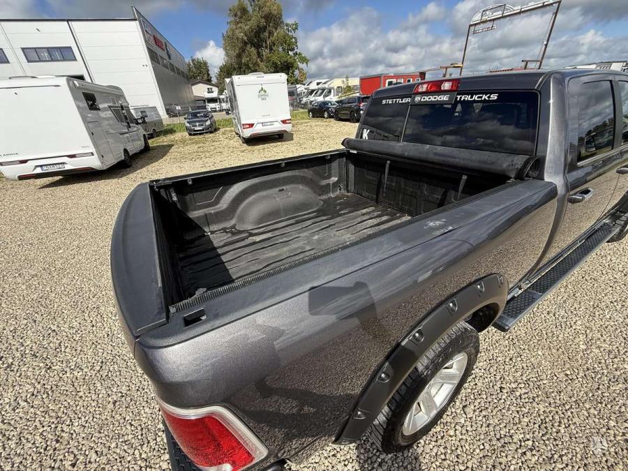Grey Dodge RAM 2016 in Vilnius, with an engine capacity of 3.00 L and mileage of 198 thousand km for 18600 €, photo 30 on AUTOMOTO.COM.LV