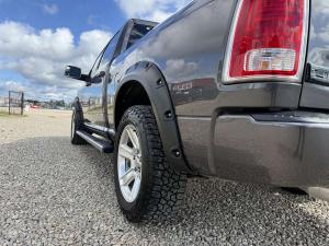 Grey Dodge RAM 2016 in Vilnius, with an engine capacity of 3.00 L and mileage of 198 thousand km for 18600 €, photo 37 on AUTOMOTO.COM.LV