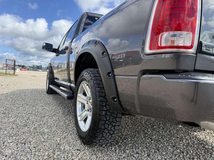 Grey Dodge RAM 2016 in Vilnius, with an engine capacity of 3.00 L and mileage of 198 thousand km for 18600 €, photo 37 on AUTOMOTO.COM.LV