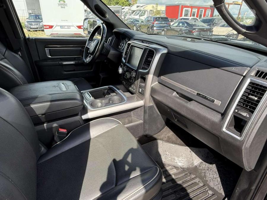 Grey Dodge RAM 2016 in Vilnius, with an engine capacity of 3.00 L and mileage of 198 thousand km for 18600 €, photo 40 on AUTOMOTO.COM.LV