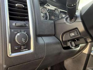 Grey Dodge RAM 2016 in Vilnius, with an engine capacity of 3.00 L and mileage of 198 thousand km for 18600 €, photo 42 on AUTOMOTO.COM.LV