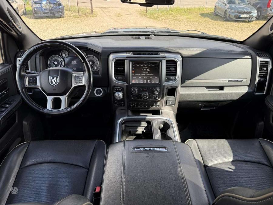 Grey Dodge RAM 2016 in Vilnius, with an engine capacity of 3.00 L and mileage of 198 thousand km for 18600 €, photo 49 on AUTOMOTO.COM.LV