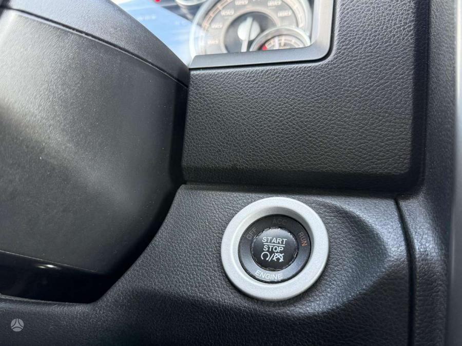 Grey Dodge RAM 2016 in Vilnius, with an engine capacity of 3.00 L and mileage of 198 thousand km for 18600 €, photo 60 on AUTOMOTO.COM.LV