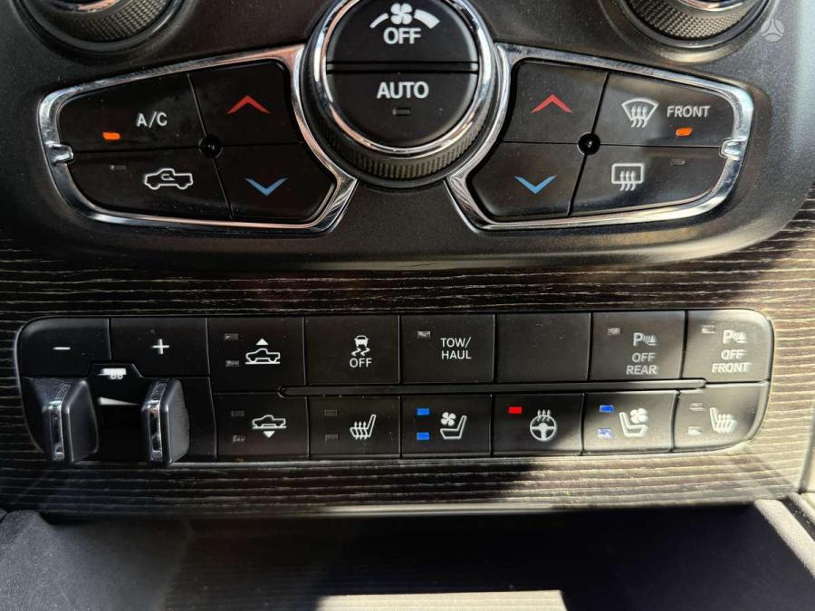 Grey Dodge RAM 2016 in Vilnius, with an engine capacity of 3.00 L and mileage of 198 thousand km for 18600 €, photo 68 on AUTOMOTO.COM.LV