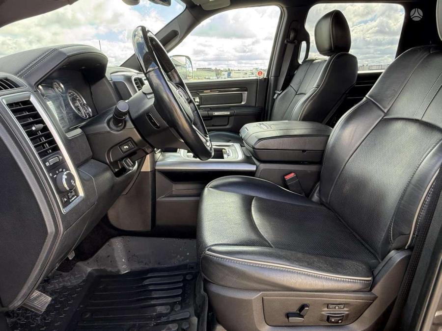 Grey Dodge RAM 2016 in Vilnius, with an engine capacity of 3.00 L and mileage of 198 thousand km for 18600 €, photo 83 on AUTOMOTO.COM.LV