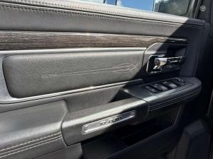 Grey Dodge RAM 2016 in Vilnius, with an engine capacity of 3.00 L and mileage of 198 thousand km for 18600 €, photo 85 on AUTOMOTO.COM.LV
