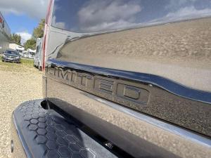 Grey Dodge RAM 2016 in Vilnius, with an engine capacity of 3.00 L and mileage of 198 thousand km for 18600 €, photo 98 on AUTOMOTO.COM.LV