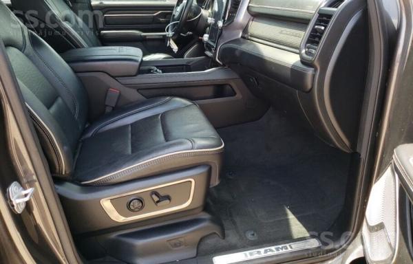 Grey Dodge RAM 2020 in Riga, with an engine capacity of 5.70 L and mileage of 64 thousand km for 39000 €, photo 4 on AUTOMOTO.COM.LV