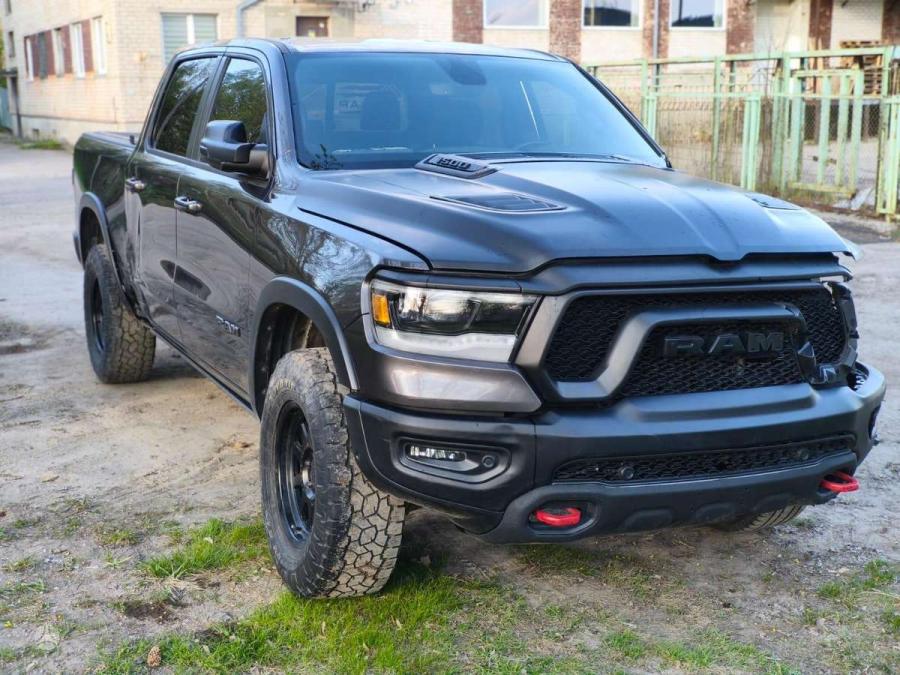 Grey Dodge RAM 2020 in Siauliai, with an engine capacity of 5.70 L and mileage of 58 thousand km for 15609 €, photo 1 on AUTOMOTO.COM.LV
