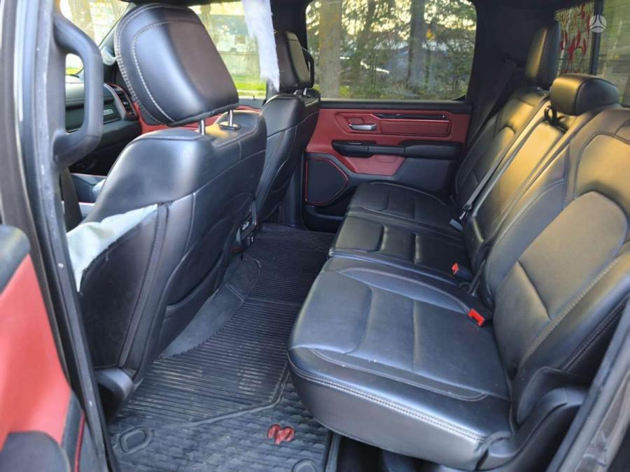 Grey Dodge RAM 2020 in Siauliai, with an engine capacity of 5.70 L and mileage of 58 thousand km for 15609 €, photo 9 on AUTOMOTO.COM.LV