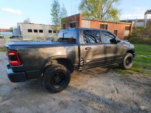 Grey Dodge RAM 2020 in Siauliai, with an engine capacity of 5.70 L and mileage of 58 thousand km for 15609 €, photo 10 on AUTOMOTO.COM.LV
