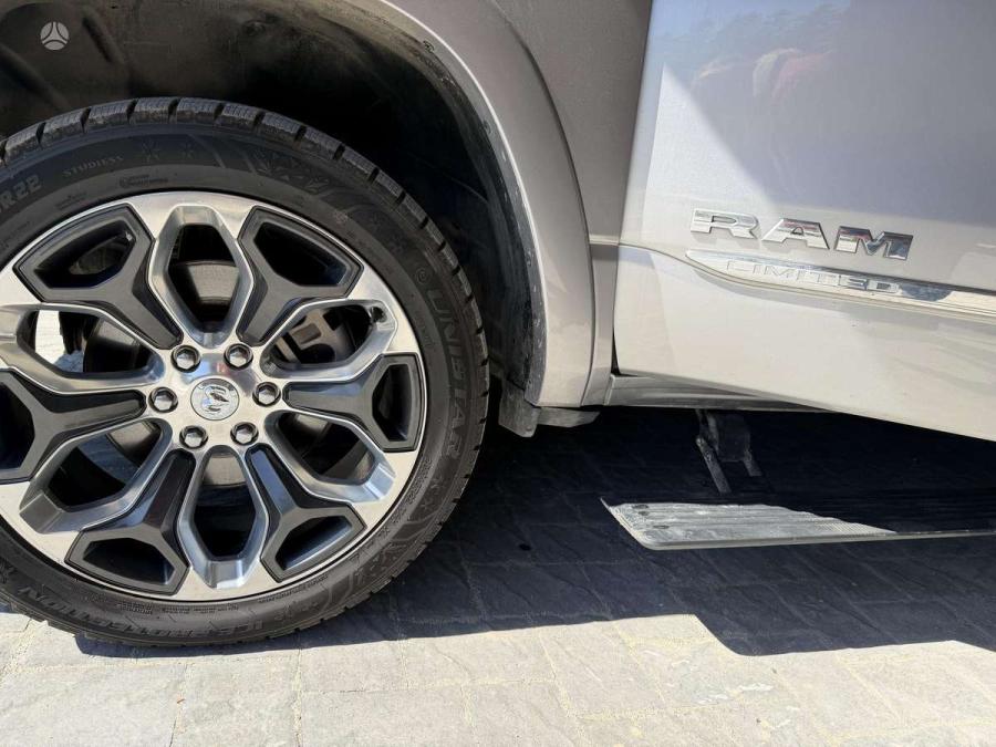Grey Dodge RAM 2020 in Klaipeda, with an engine capacity of 5.70 L and mileage of 118 thousand km for 44000 €, photo 6 on AUTOMOTO.COM.LV