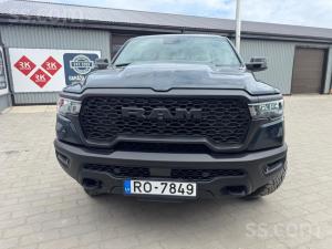 Pelēks Dodge RAM 2025 Jelgava, ar dzinēja tilpumu 3.00 L un nobraukumu 10 tūkst. km par 77440 €, foto  vietnē AUTOMOTO.COM.LV