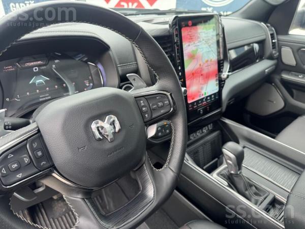 Pelēks Dodge RAM 2025 Jelgava, ar dzinēja tilpumu 3.00 L un nobraukumu 10 tūkst. km par 77440 €, foto 2 vietnē AUTOMOTO.COM.LV