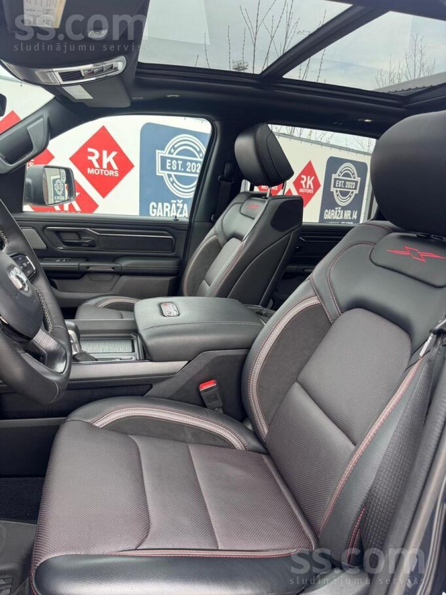 Pelēks Dodge RAM 2025 Jelgava, ar dzinēja tilpumu 3.00 L un nobraukumu 10 tūkst. km par 77440 €, foto 4 vietnē AUTOMOTO.COM.LV