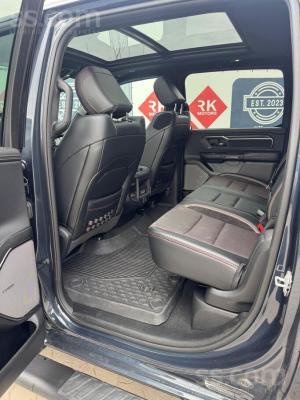 Pelēks Dodge RAM 2025 Jelgava, ar dzinēja tilpumu 3.00 L un nobraukumu 10 tūkst. km par 77440 €, foto 5 vietnē AUTOMOTO.COM.LV