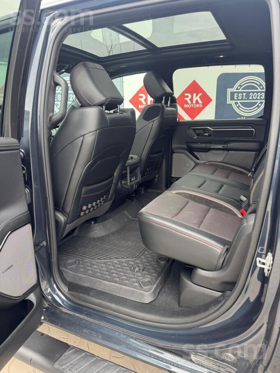 Pelēks Dodge RAM 2025 Jelgava, ar dzinēja tilpumu 3.00 L un nobraukumu 10 tūkst. km par 77440 €, foto 5 vietnē AUTOMOTO.COM.LV