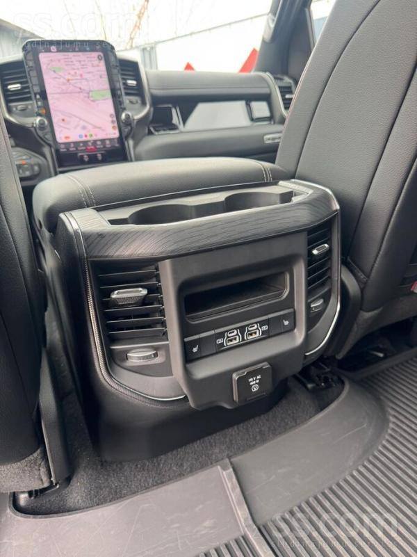 Pelēks Dodge RAM 2025 Jelgava, ar dzinēja tilpumu 3.00 L un nobraukumu 10 tūkst. km par 77440 €, foto 5 vietnē AUTOMOTO.COM.LV