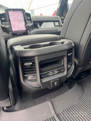 Pelēks Dodge RAM 2025 Jelgava, ar dzinēja tilpumu 3.00 L un nobraukumu 10 tūkst. km par 77440 €, foto 6 vietnē AUTOMOTO.COM.LV