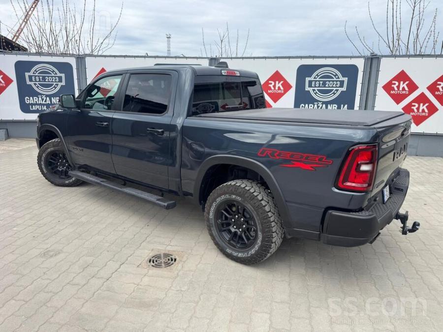 Pelēks Dodge RAM 2025 Jelgava, ar dzinēja tilpumu 3.00 L un nobraukumu 10 tūkst. km par 77440 €, foto 15 vietnē AUTOMOTO.COM.LV