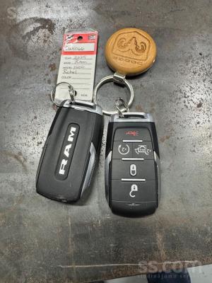 Pelēks Dodge RAM 2025 Jelgava, ar dzinēja tilpumu 3.00 L un nobraukumu 10 tūkst. km par 77440 €, foto 19 vietnē AUTOMOTO.COM.LV