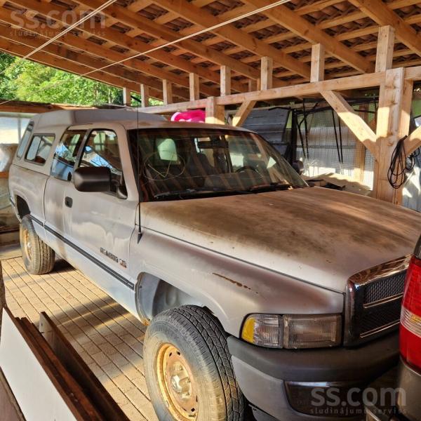 Серый Додж РАМ 1996 в Даугавпилс, объемом двигателя 5.20 л и пробегом 185 тыс. км за 5990 €, фото 1 на AUTOMOTO.COM.LV