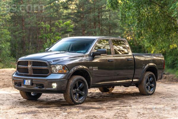 Pelēks Dodge RAM 2015 Rīga, ar dzinēja tilpumu 5.70 L un nobraukumu 245 tūkst. km par 18000 €, foto 3 vietnē AUTOMOTO.COM.LV