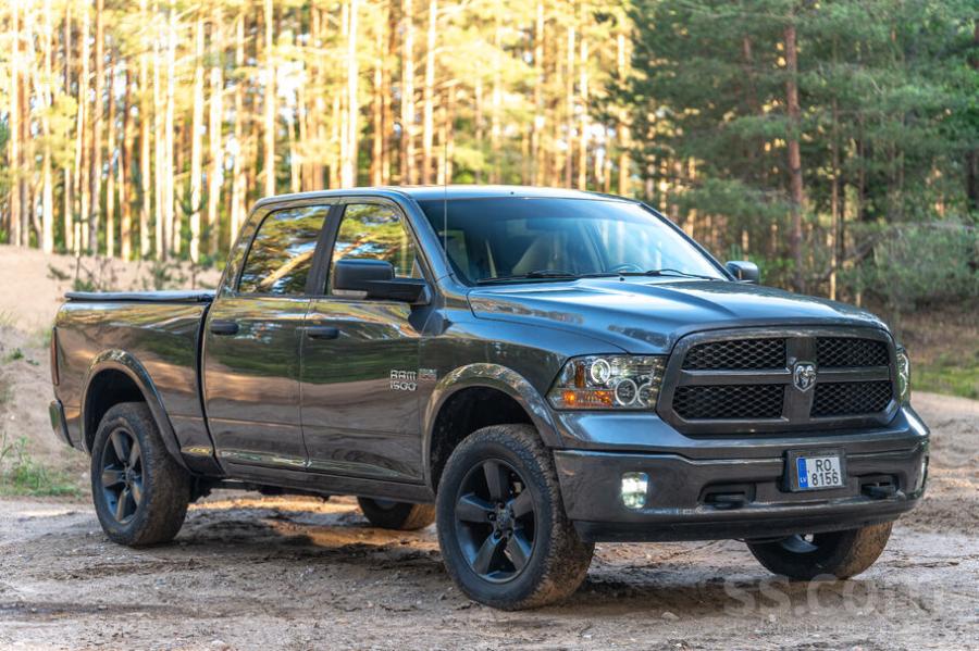 Grey Dodge RAM 2015 in Riga, with an engine capacity of 5.70 L and mileage of 245 thousand km for 18000 €, photo 4 on AUTOMOTO.COM.LV