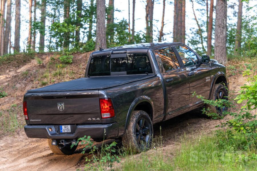 Grey Dodge RAM 2015 in Riga, with an engine capacity of 5.70 L and mileage of 245 thousand km for 18000 €, photo 9 on AUTOMOTO.COM.LV