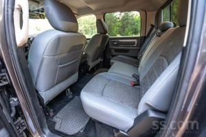 Grey Dodge RAM 2015 in Riga, with an engine capacity of 5.70 L and mileage of 245 thousand km for 18000 €, photo 10 on AUTOMOTO.COM.LV