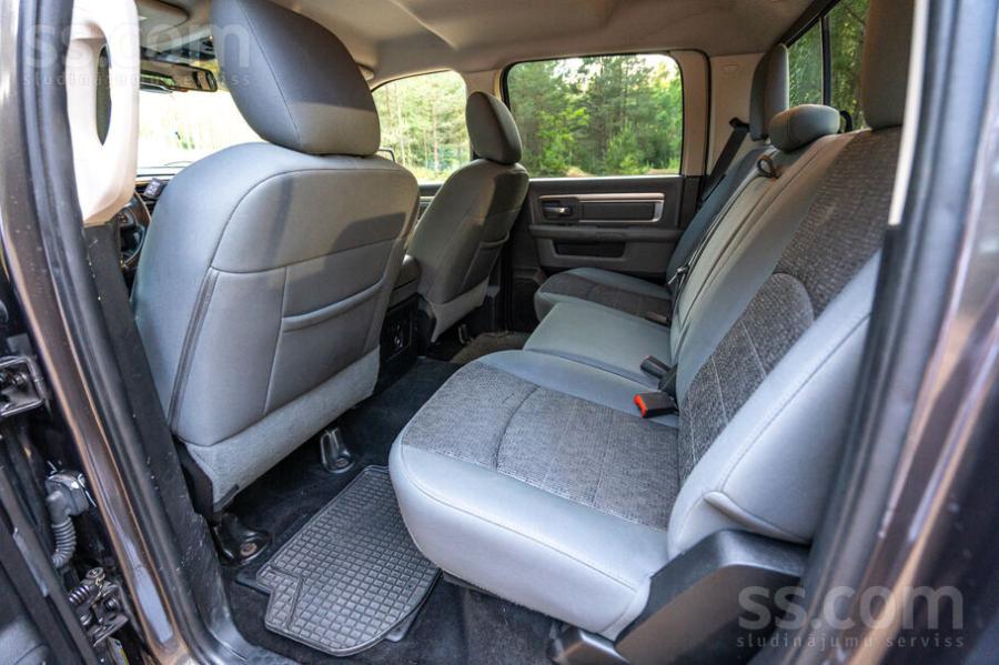 Grey Dodge RAM 2015 in Riga, with an engine capacity of 5.70 L and mileage of 245 thousand km for 18000 €, photo 10 on AUTOMOTO.COM.LV