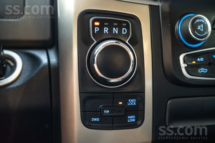 Grey Dodge RAM 2015 in Riga, with an engine capacity of 5.70 L and mileage of 245 thousand km for 18000 €, photo 13 on AUTOMOTO.COM.LV