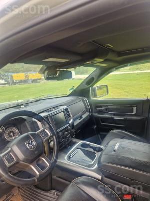 Grey Dodge RAM 2016 in Riga, with an engine capacity of 3.00 L and mileage of 198 thousand km for 27000 €, photo 8 on AUTOMOTO.COM.LV