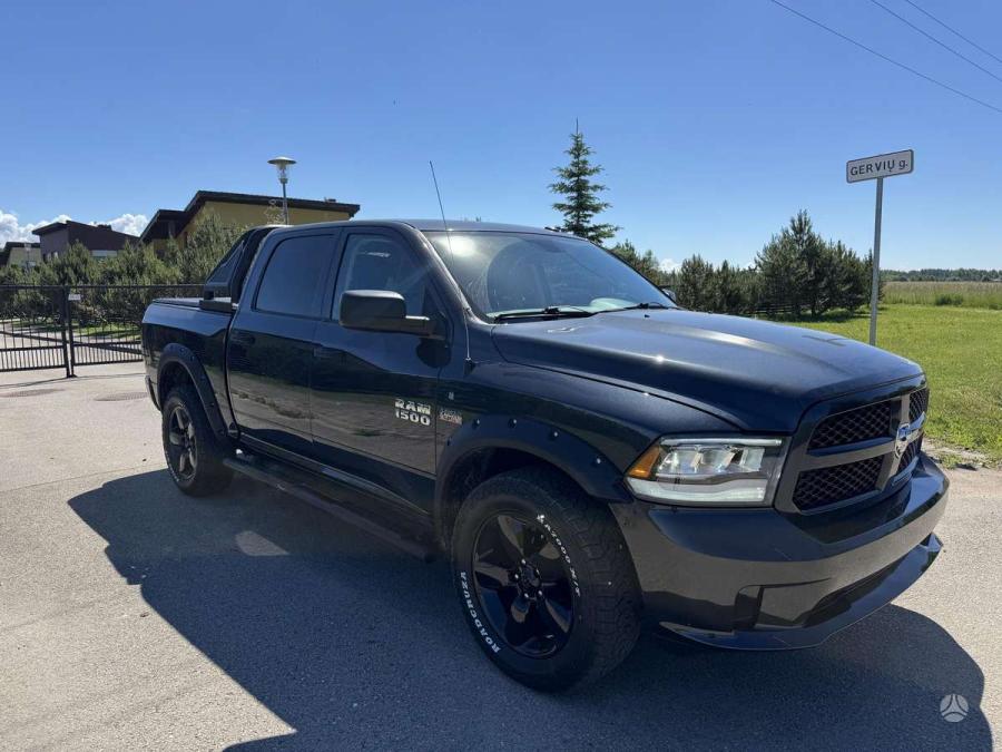 Pelēks Dodge RAM 2018 Klaipėda, ar dzinēja tilpumu 5.65 L un nobraukumu 90 tūkst. km par 31460 €, foto 3 vietnē AUTOMOTO.COM.LV