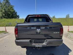 Pelēks Dodge RAM 2018 Klaipėda, ar dzinēja tilpumu 5.65 L un nobraukumu 90 tūkst. km par 31460 €, foto 5 vietnē AUTOMOTO.COM.LV