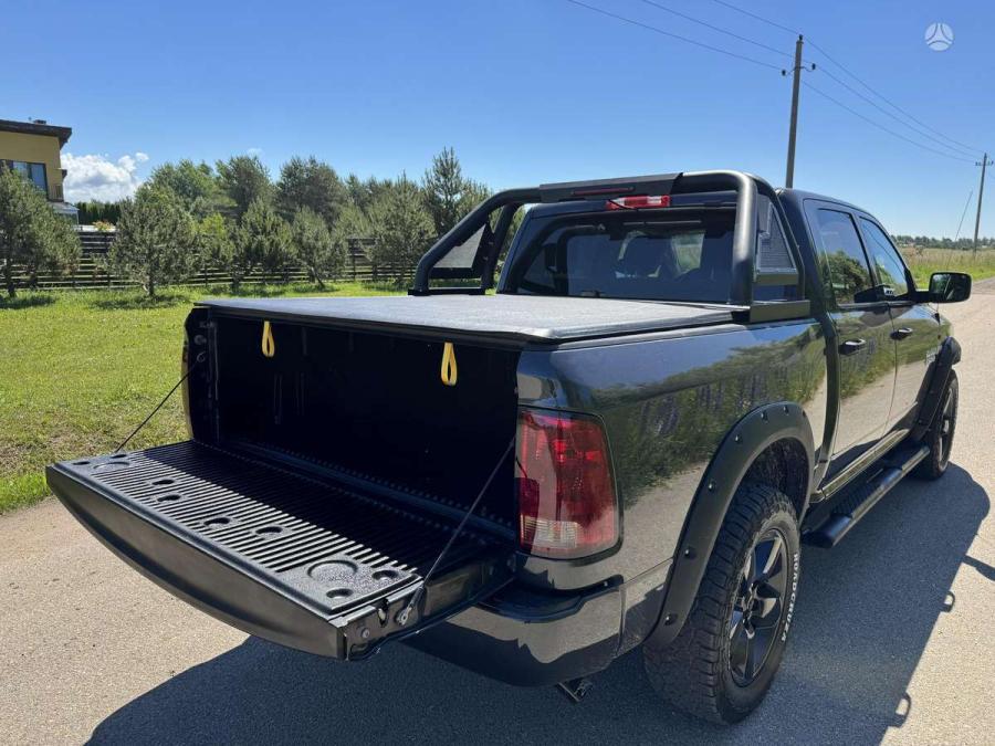 Pelēks Dodge RAM 2018 Klaipėda, ar dzinēja tilpumu 5.65 L un nobraukumu 90 tūkst. km par 31460 €, foto 7 vietnē AUTOMOTO.COM.LV