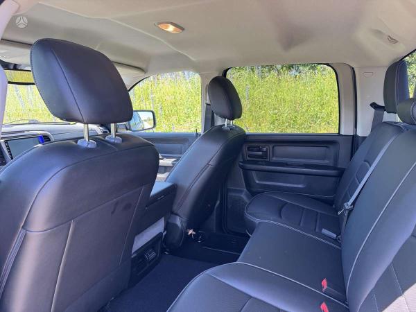 Pelēks Dodge RAM 2018 Klaipėda, ar dzinēja tilpumu 5.65 L un nobraukumu 90 tūkst. km par 31460 €, foto 8 vietnē AUTOMOTO.COM.LV