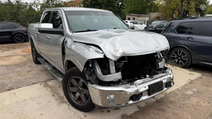 Grey Dodge RAM 2018 in Ukmerge, with an engine capacity of 3.00 L and mileage of 161 thousand km for 14999 €, photo 7 on AUTOMOTO.COM.LV