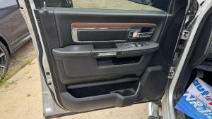 Grey Dodge RAM 2018 in Ukmerge, with an engine capacity of 3.00 L and mileage of 161 thousand km for 14999 €, photo 12 on AUTOMOTO.COM.LV