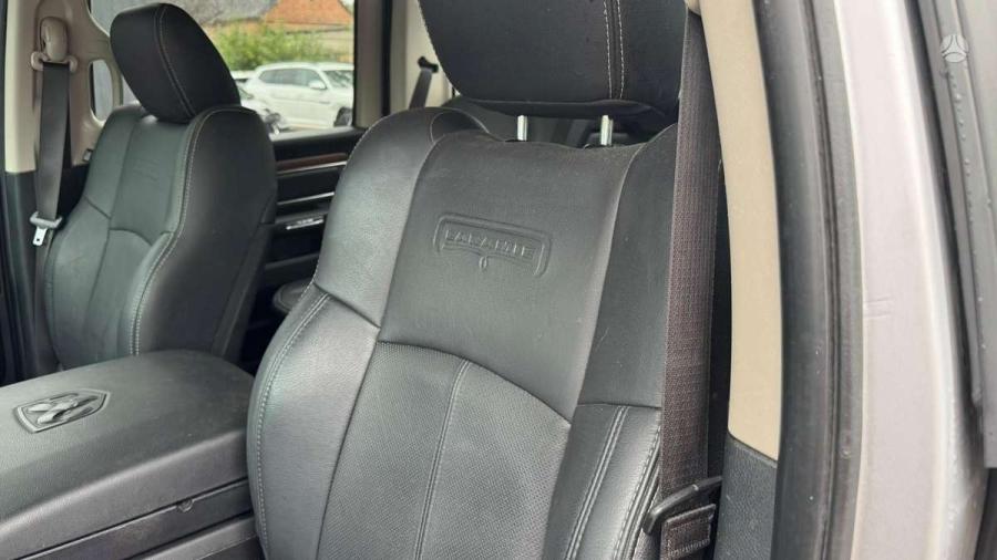 Grey Dodge RAM 2018 in Ukmerge, with an engine capacity of 3.00 L and mileage of 161 thousand km for 14999 €, photo 14 on AUTOMOTO.COM.LV