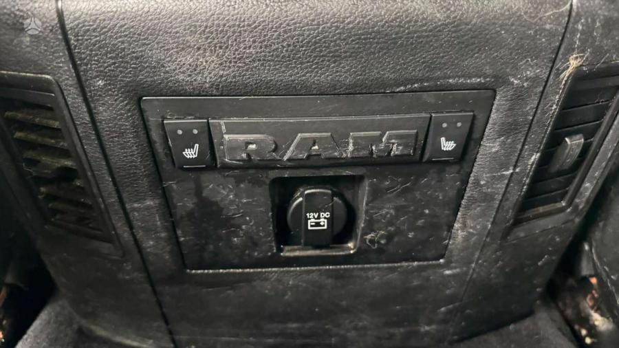 Grey Dodge RAM 2018 in Ukmerge, with an engine capacity of 3.00 L and mileage of 161 thousand km for 14999 €, photo 20 on AUTOMOTO.COM.LV