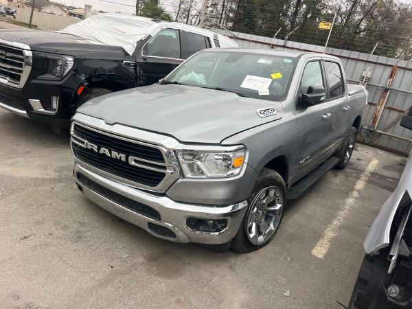 Grey Dodge RAM 2019 in Ukmerge, with an engine capacity of 5.65 L and mileage of 99 thousand km for 17999 €, photo 1 on AUTOMOTO.COM.LV