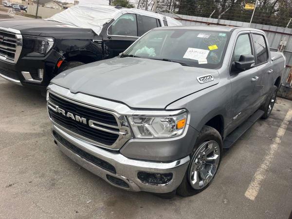 Grey Dodge RAM 2019 in Ukmerge, with an engine capacity of 5.65 L and mileage of 99 thousand km for 17999 €, photo 2 on AUTOMOTO.COM.LV