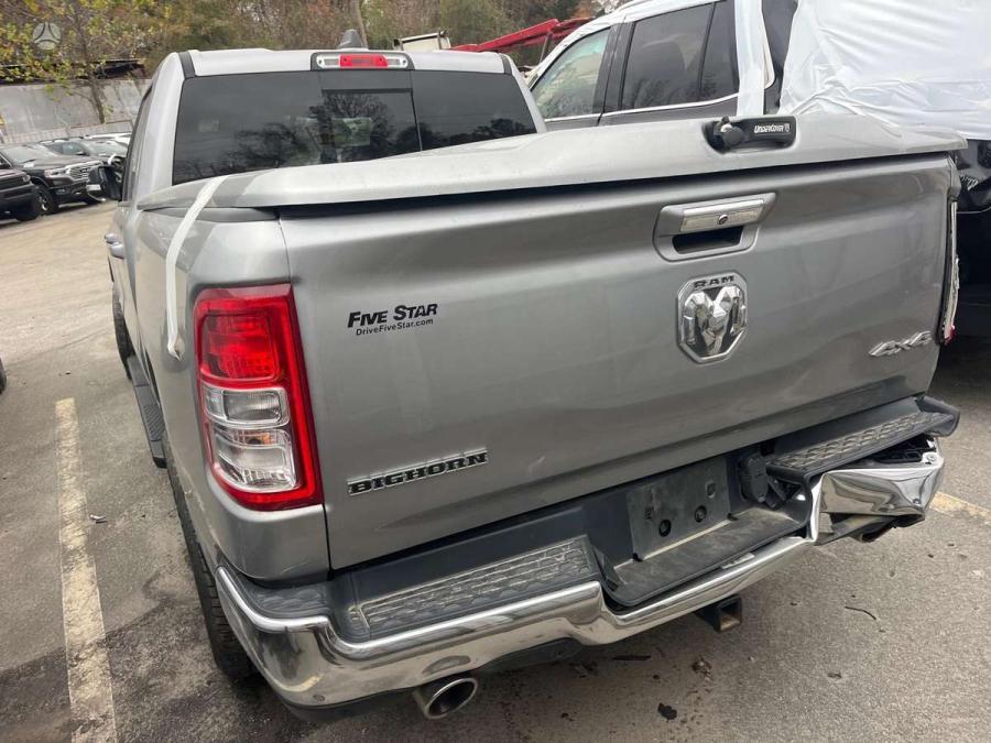 Pelēks Dodge RAM 2019 Ukmergė, ar dzinēja tilpumu 5.65 L un nobraukumu 99 tūkst. km par 17999 €, foto 9 vietnē AUTOMOTO.COM.LV